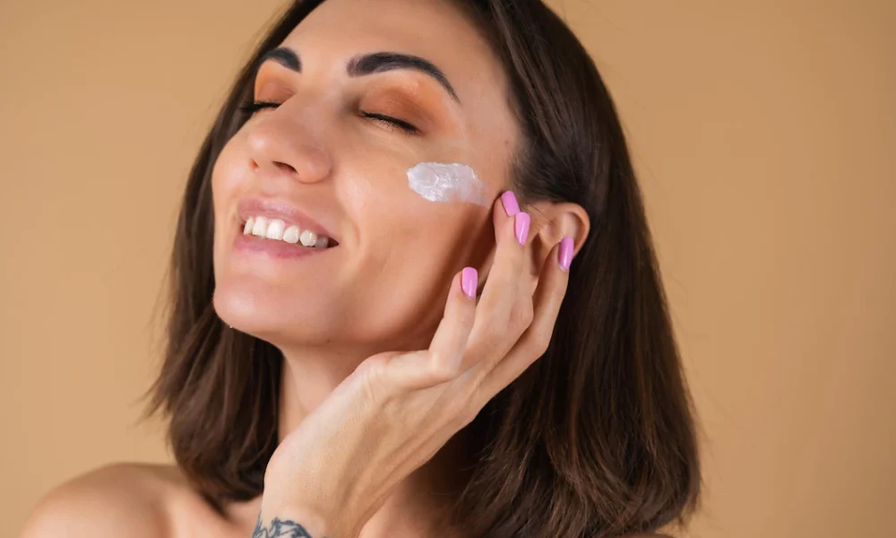 How to Moisturize Your Oily Skin Naturally - 2023 Guide - Lady Geek
